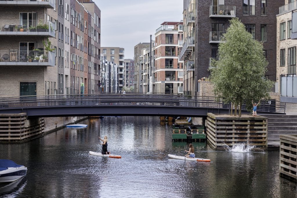 Elmeholm er omgivet af Sluseholmens smittende hygge